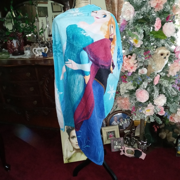 Disney | Swim | Frozen Anna Elsa Beach Towel | Poshmark